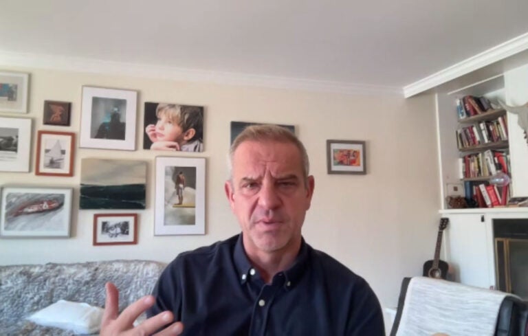 悲惨な戦争下でも人は音楽を求めた…U2の伝説ライブ映画が伝える「人間」 - RKB毎日放送